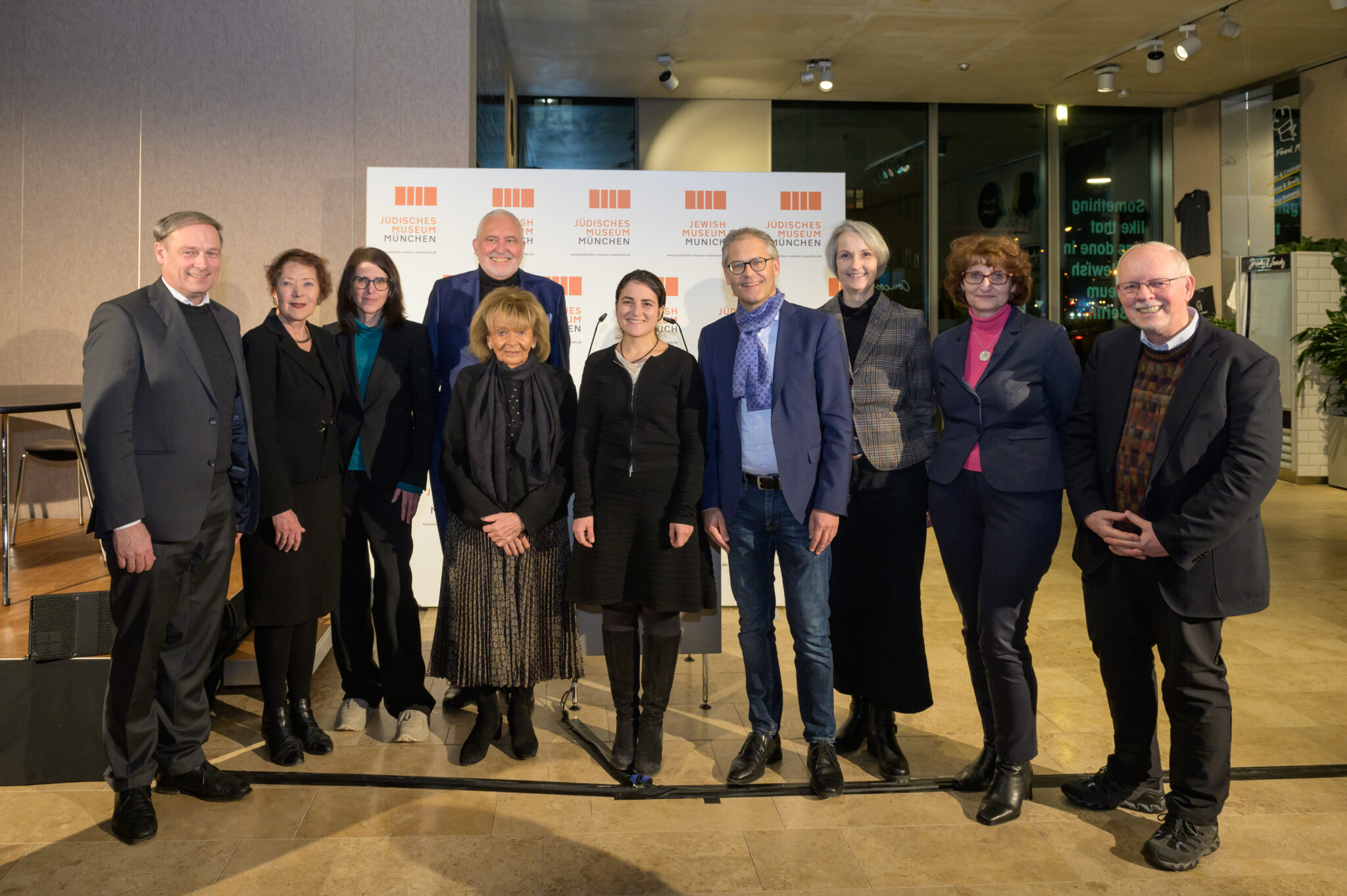 Zeitzeuginnengespräch mit Charlotte Knobloch › Blog des Jüdischen ...